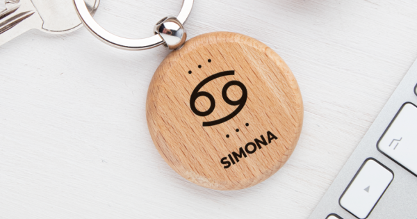 Breloc din Lemn personalizat cu zodia Rac